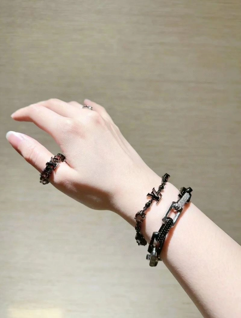 Low-cost Louis Vuitton Bracelets