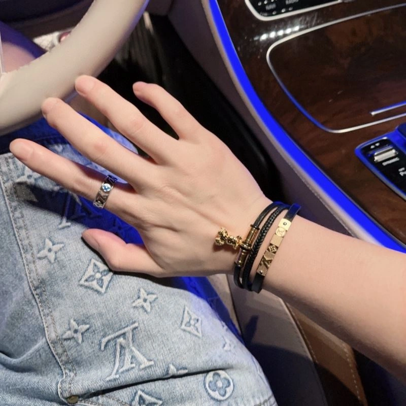 Precise copy Louis Vuitton Bracelets
