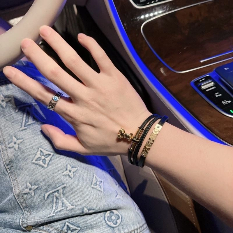 Precise copy Louis Vuitton Bracelets