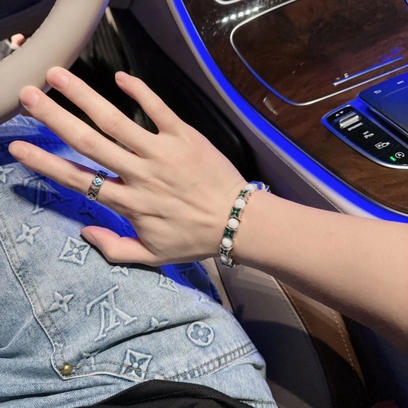 Accurate model Louis Vuitton Bracelets