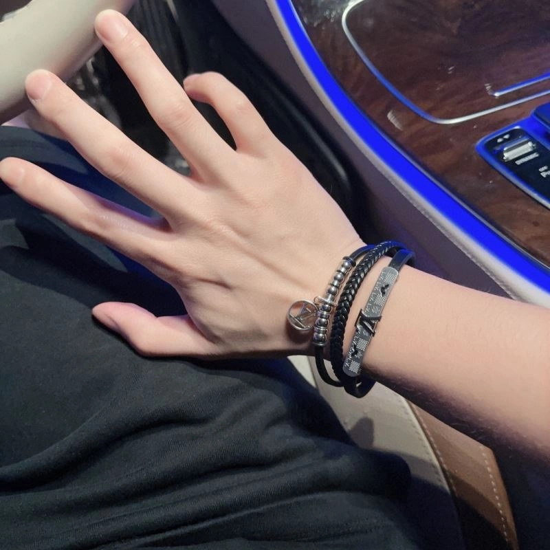 Low-cost Louis Vuitton Bracelets