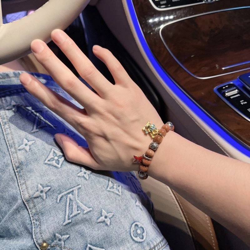 Low-cost Louis Vuitton Bracelets