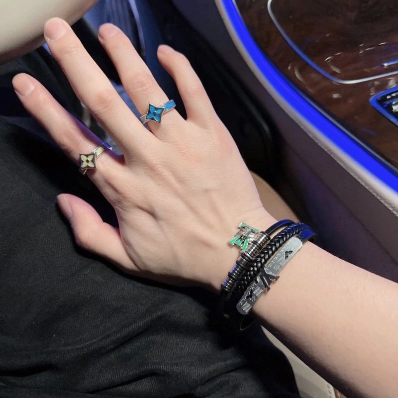 Accurate model Louis Vuitton Bracelets