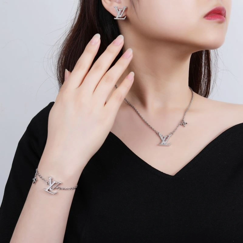 Inexpensive Louis Vuitton Bracelets