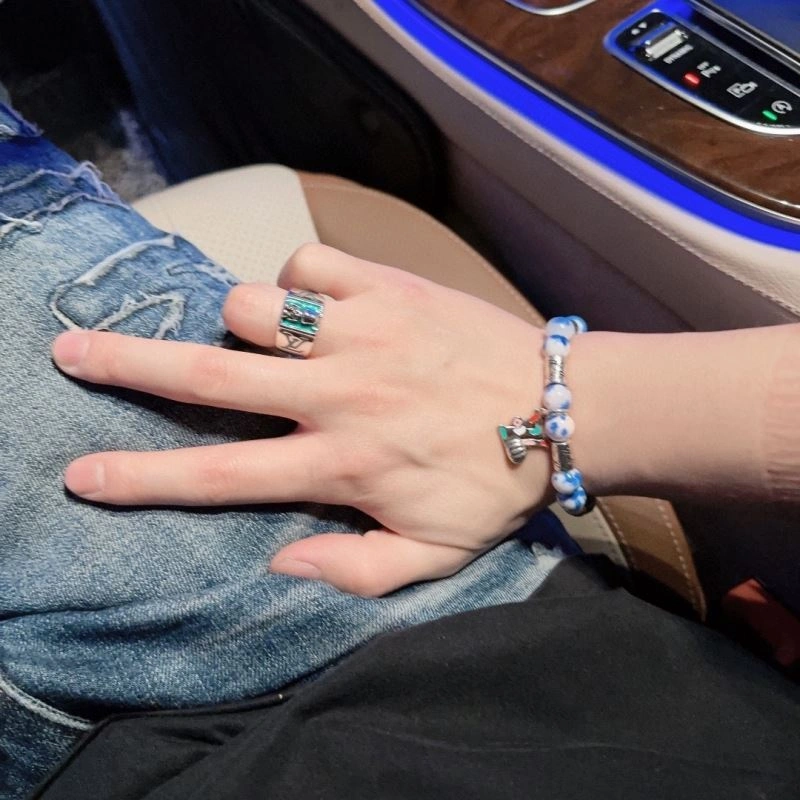 Low-cost Louis Vuitton Bracelets