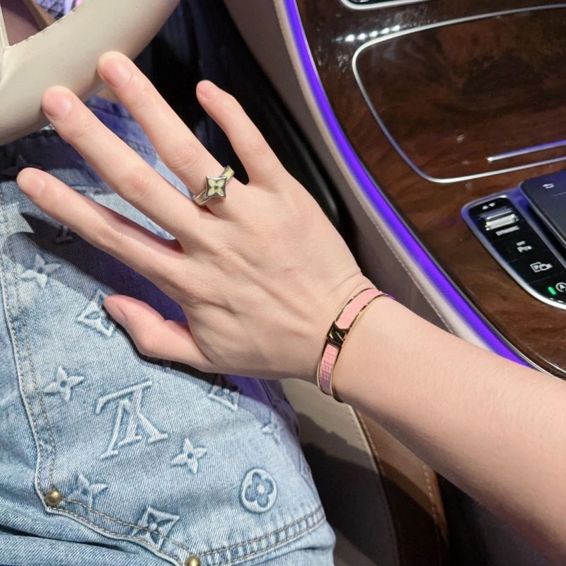 Mirror quality Louis Vuitton Bracelets