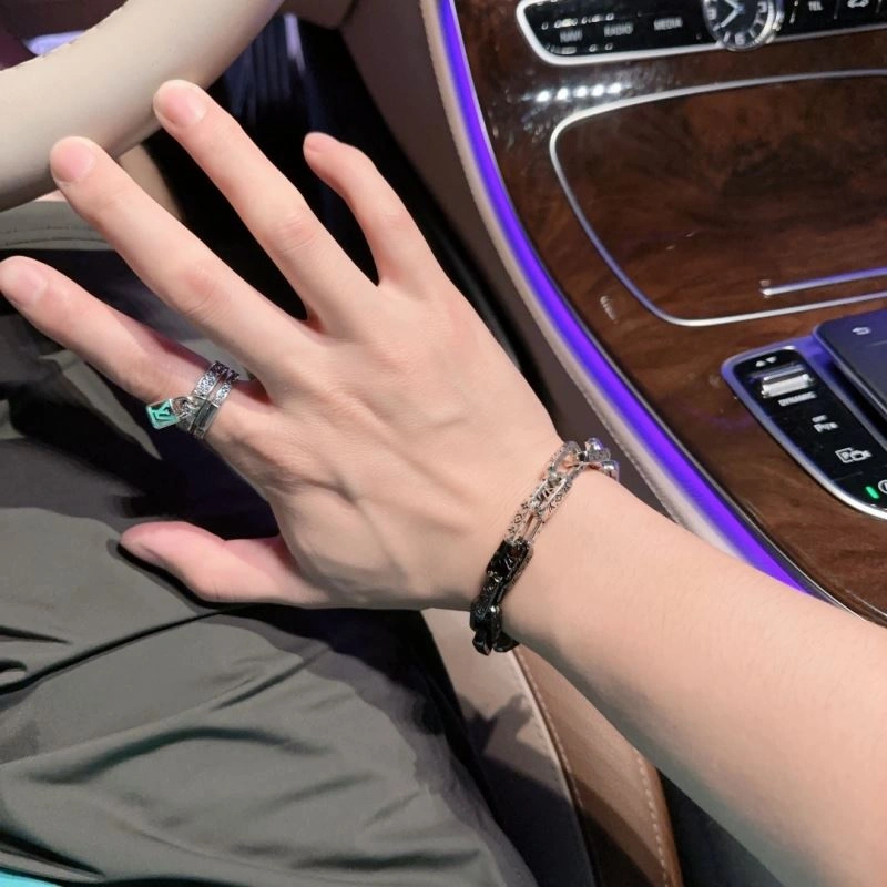 High accuracy Louis Vuitton Bracelets