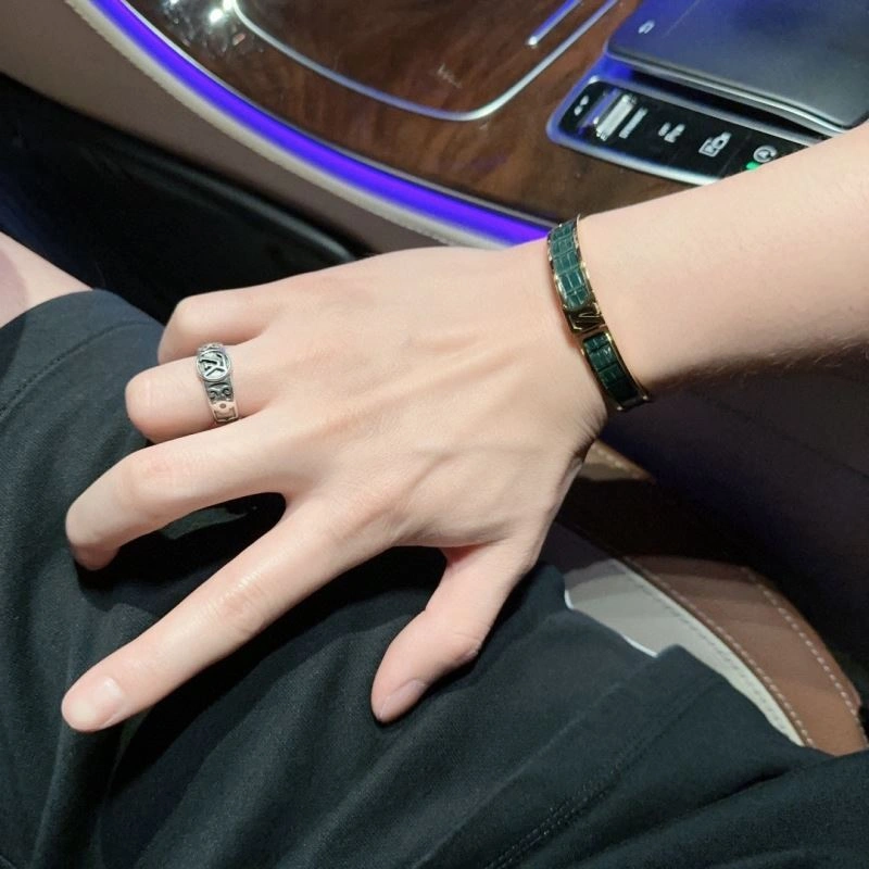 Cut-rate Louis Vuitton Bracelets