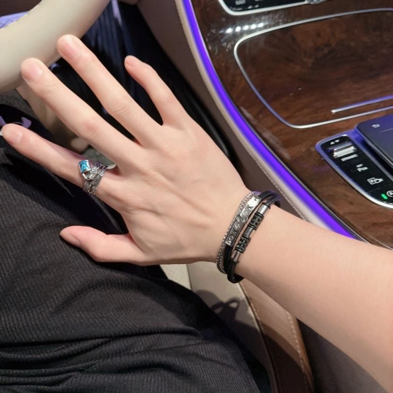 Top match Louis Vuitton Bracelets