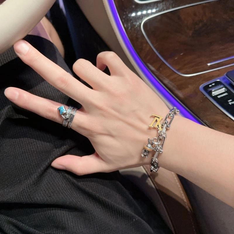 Top mirror Louis Vuitton Bracelets