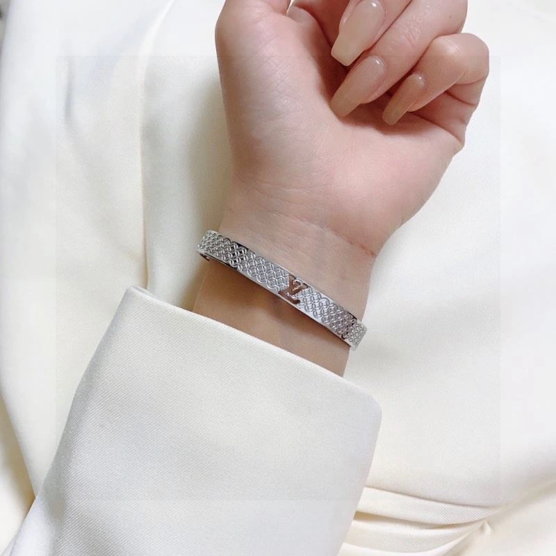 High accuracy Louis Vuitton Bracelets