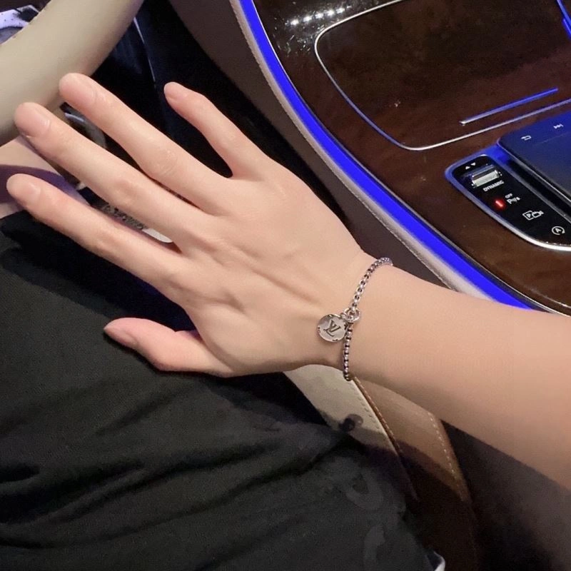 Top mirror Louis Vuitton Bracelets