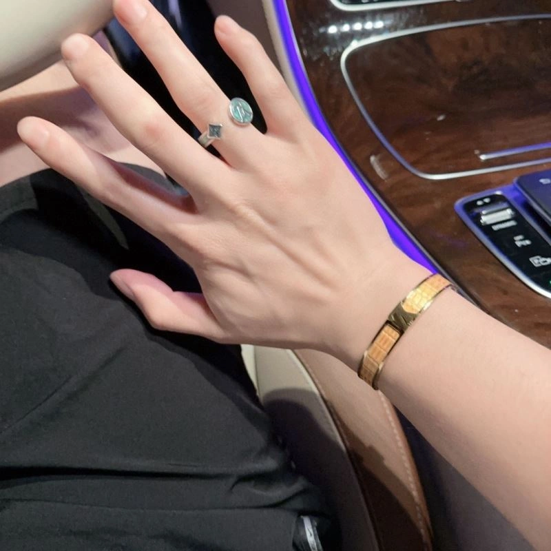 1:1 copy Louis Vuitton Bracelets
