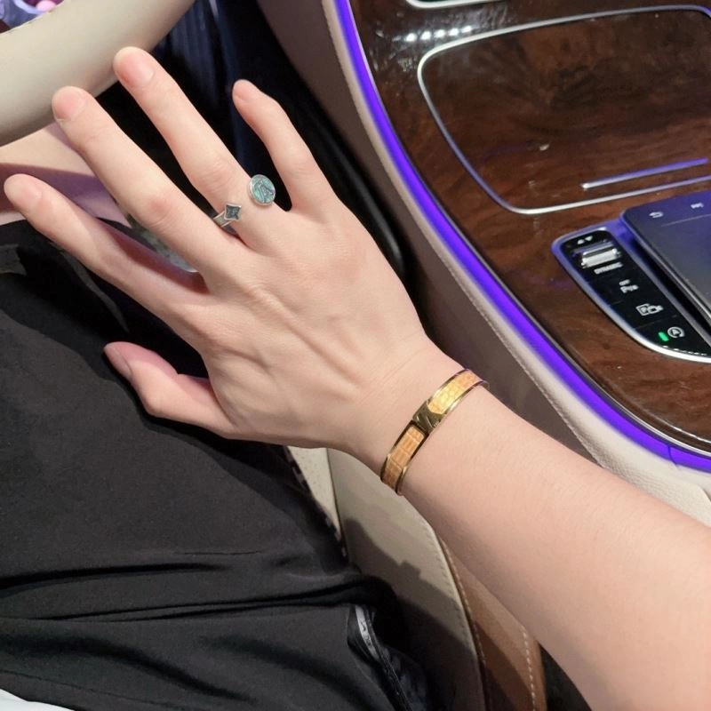 1:1 copy Louis Vuitton Bracelets