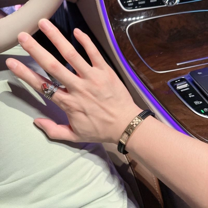 Top mirror Louis Vuitton Bracelets