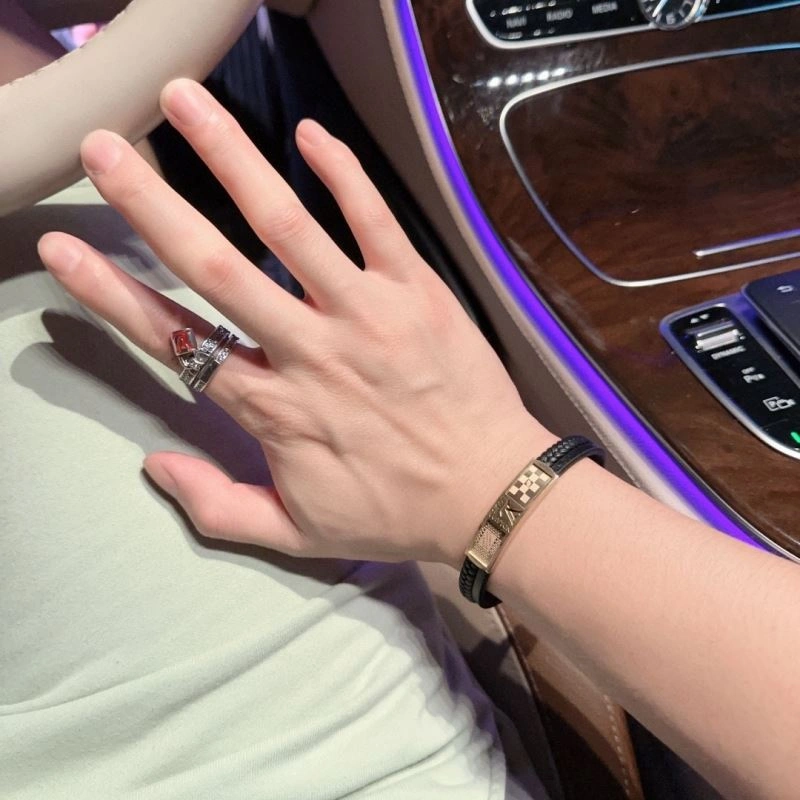 Top mirror Louis Vuitton Bracelets