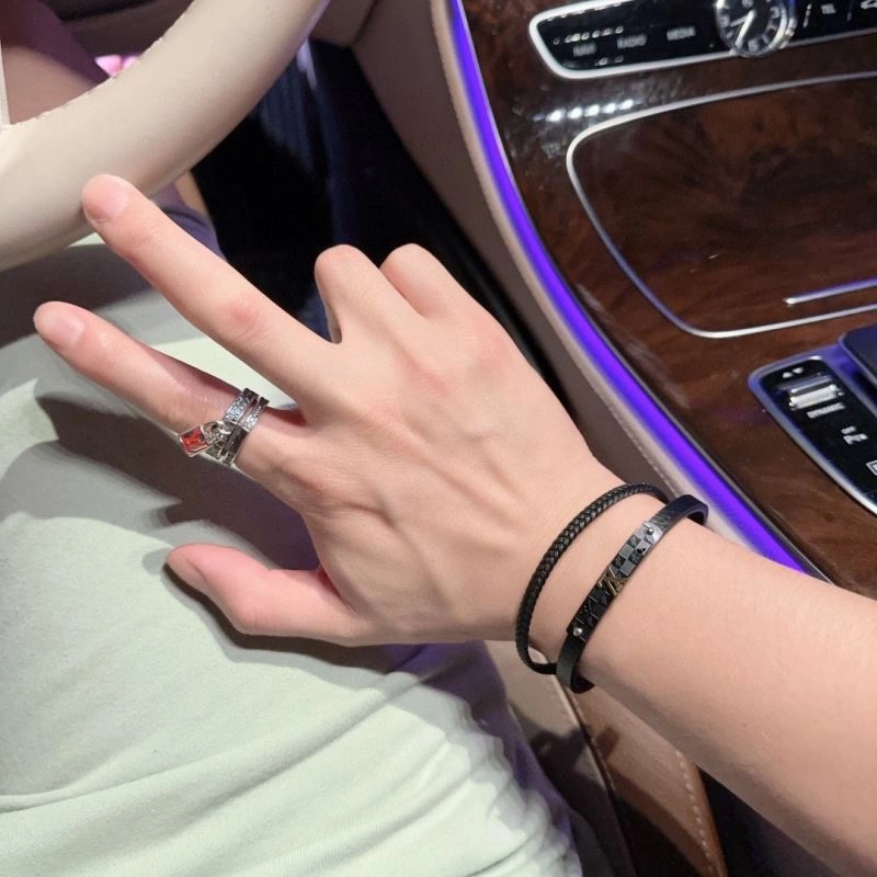 Precise copy Louis Vuitton Bracelets