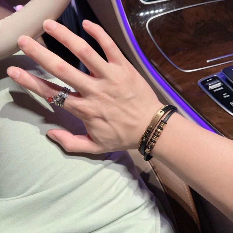 1:1 copy Louis Vuitton Bracelets