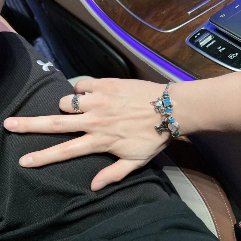 Precise copy Louis Vuitton Bracelets
