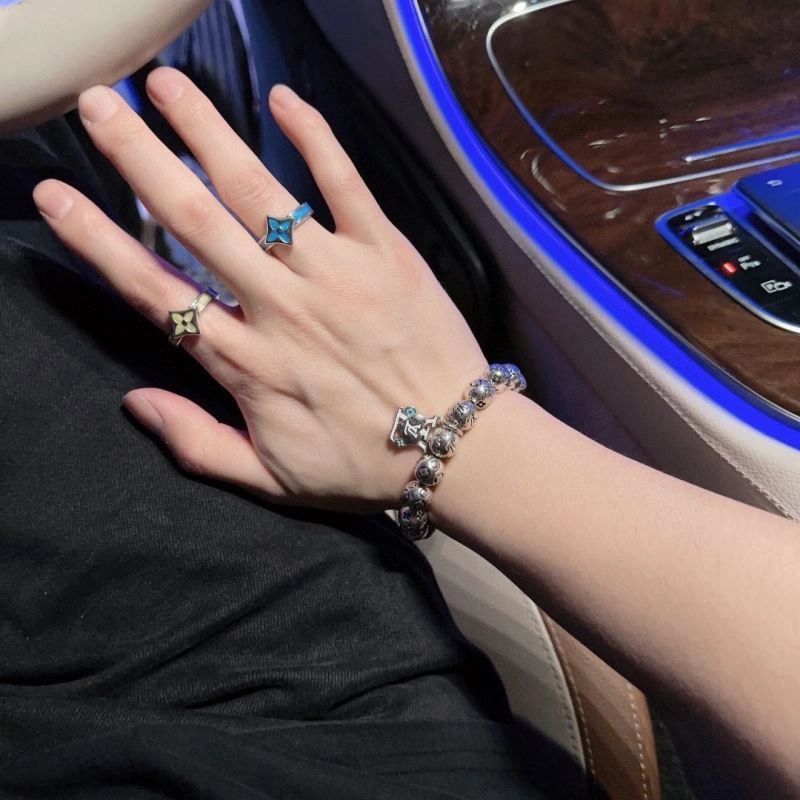 Low-cost Louis Vuitton Bracelets