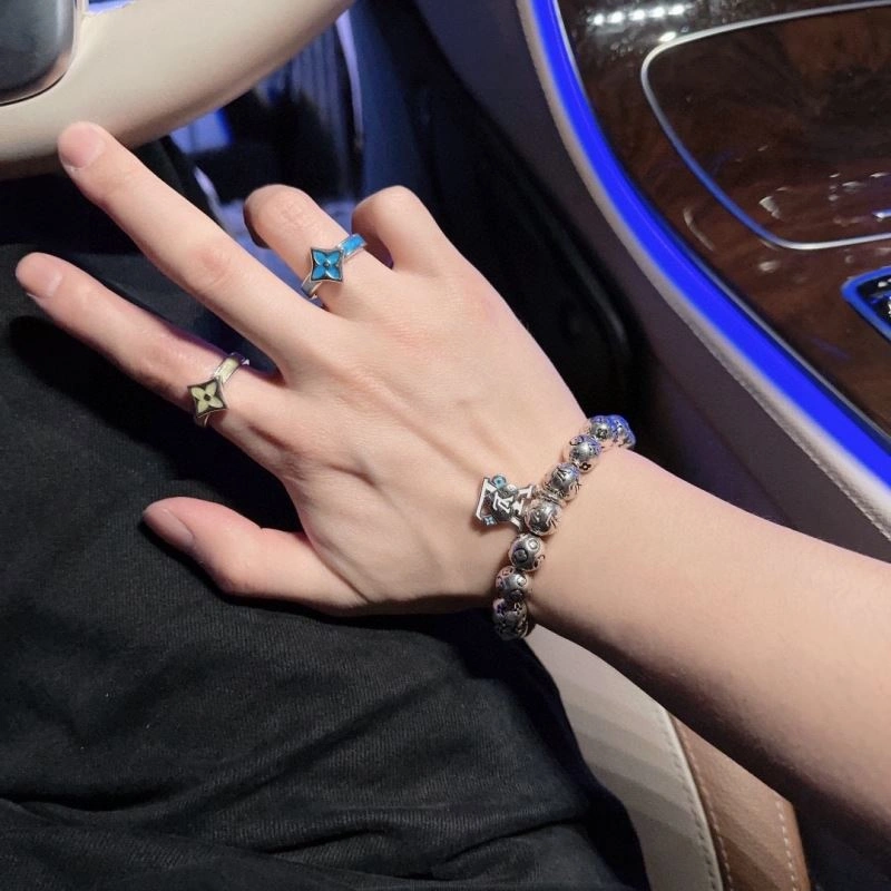 Low-cost Louis Vuitton Bracelets