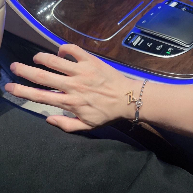 1:1 copy Louis Vuitton Bracelets