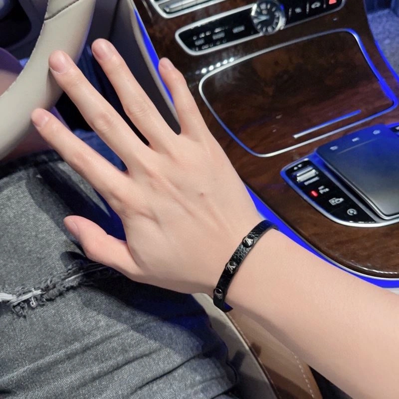 Bargain Louis Vuitton Bracelets