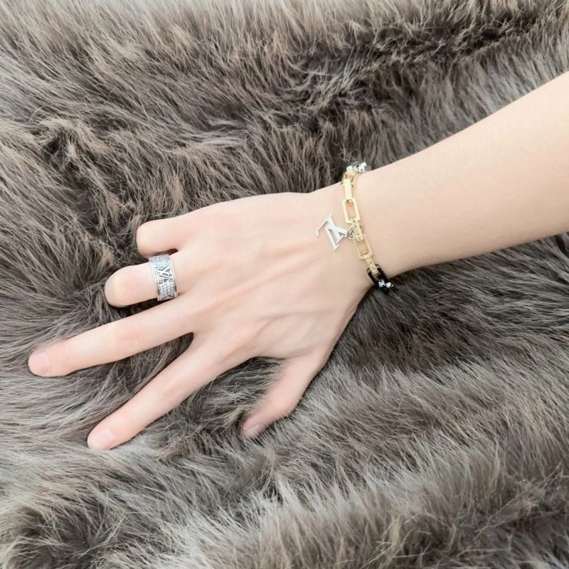 Low-cost Louis Vuitton Bracelets