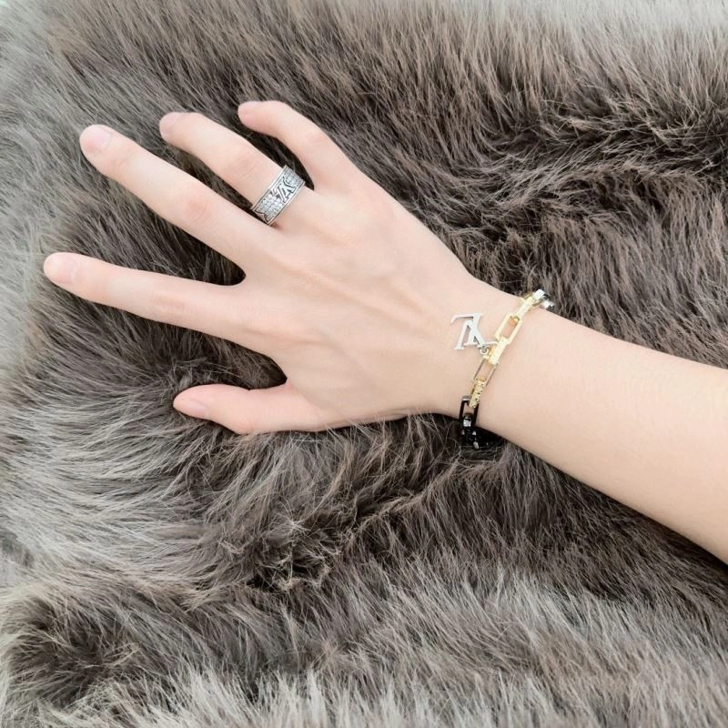 Low-cost Louis Vuitton Bracelets