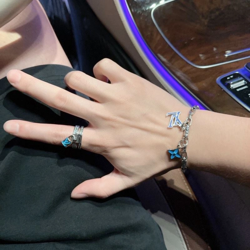 Precise copy Louis Vuitton Bracelets
