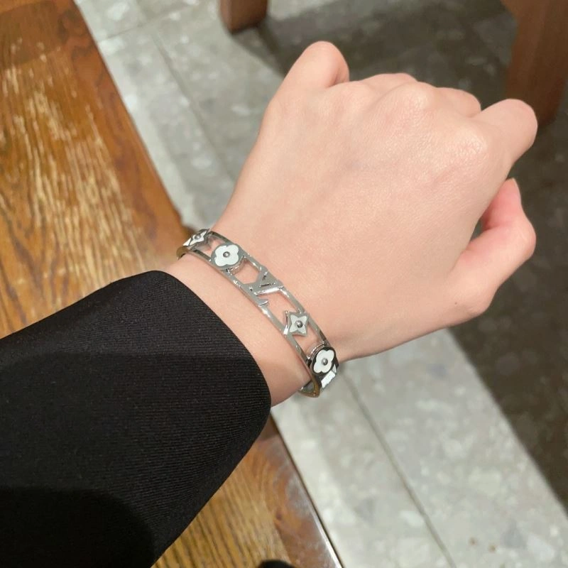 Top mirror Louis Vuitton Bracelets