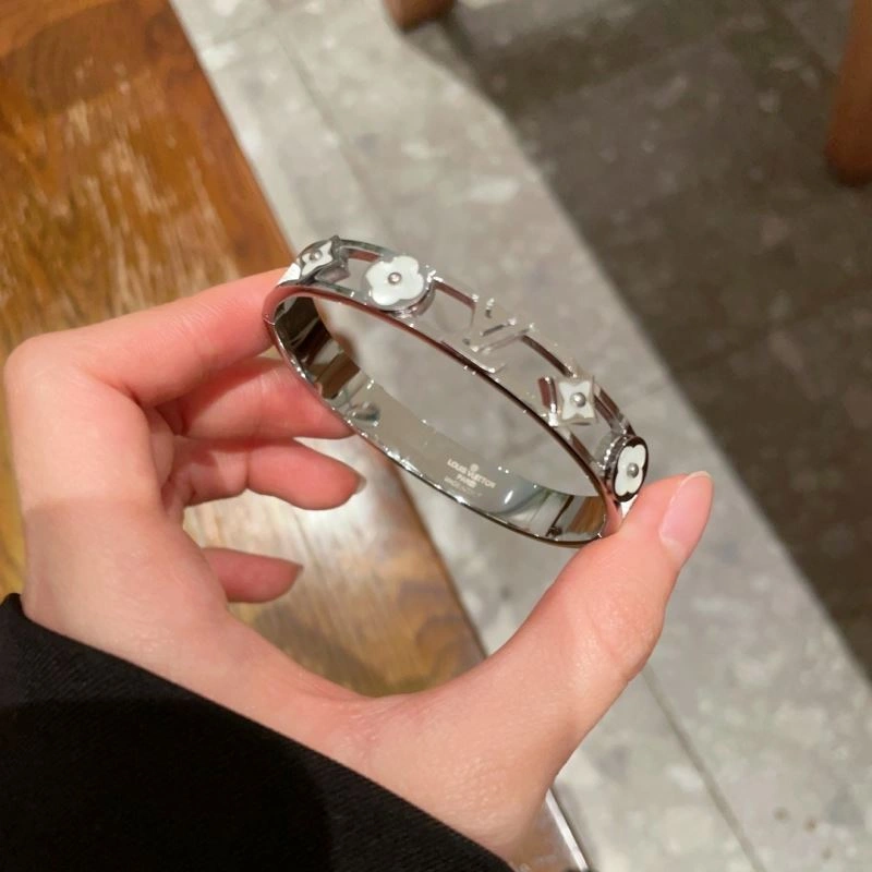 Top mirror Louis Vuitton Bracelets