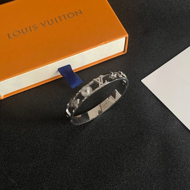 Top mirror Louis Vuitton Bracelets