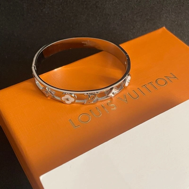Top mirror Louis Vuitton Bracelets