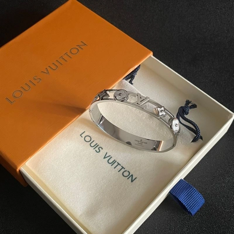 Top mirror Louis Vuitton Bracelets