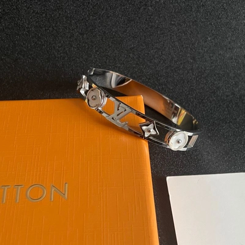 Top mirror Louis Vuitton Bracelets