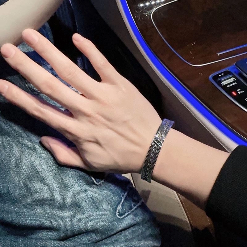 High accuracy Louis Vuitton Bracelets