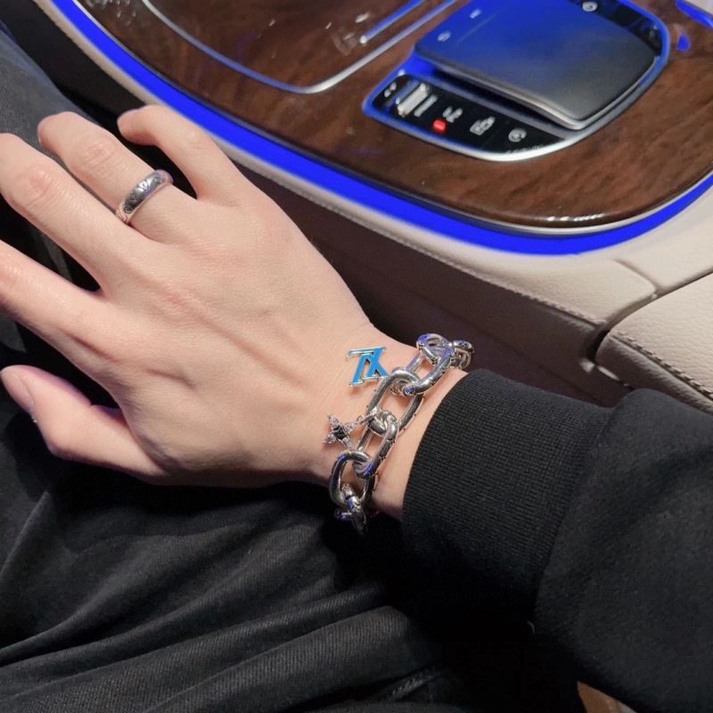 Top mirror Louis Vuitton Bracelets