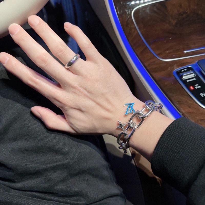 Top mirror Louis Vuitton Bracelets