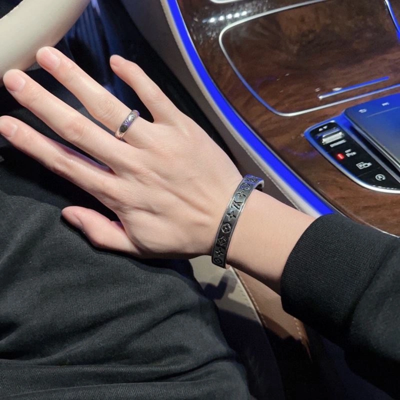 Mirror quality Louis Vuitton Bracelets