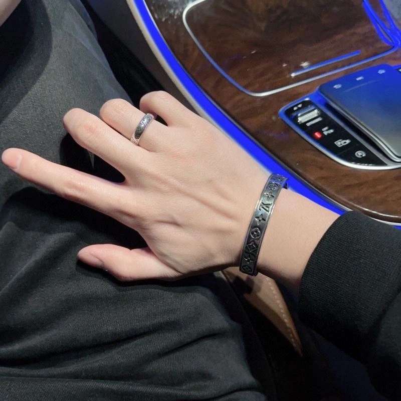 Mirror quality Louis Vuitton Bracelets