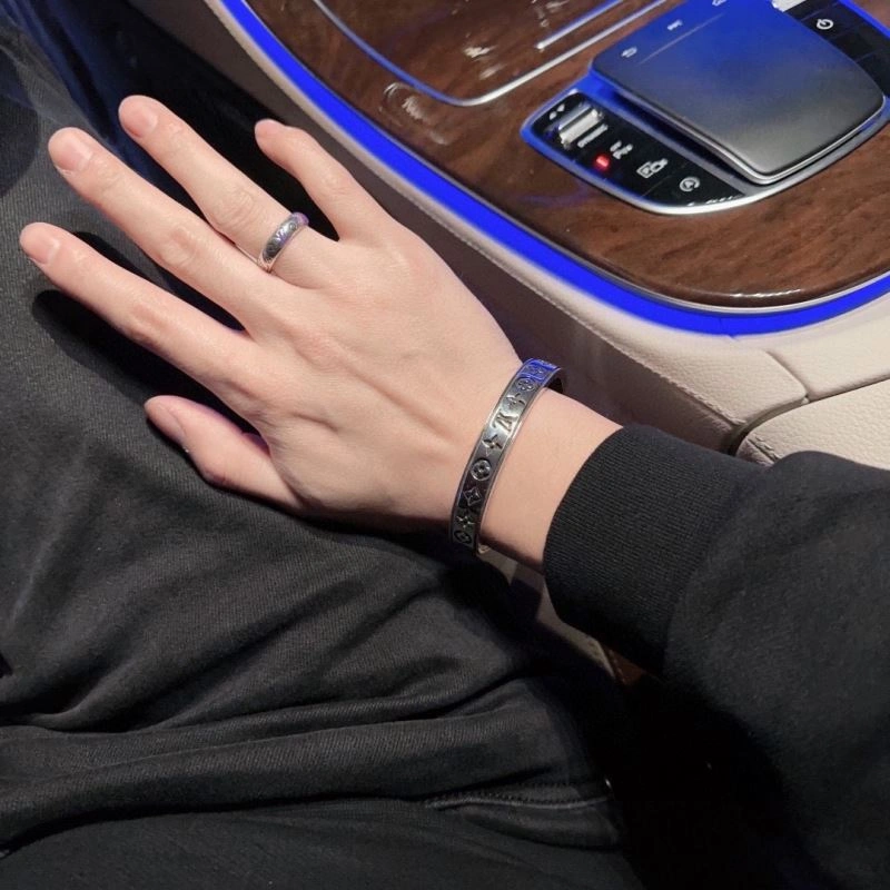 Mirror quality Louis Vuitton Bracelets