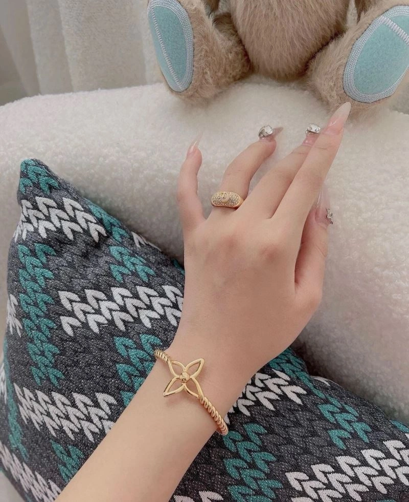 Accurate model Louis Vuitton Bracelets