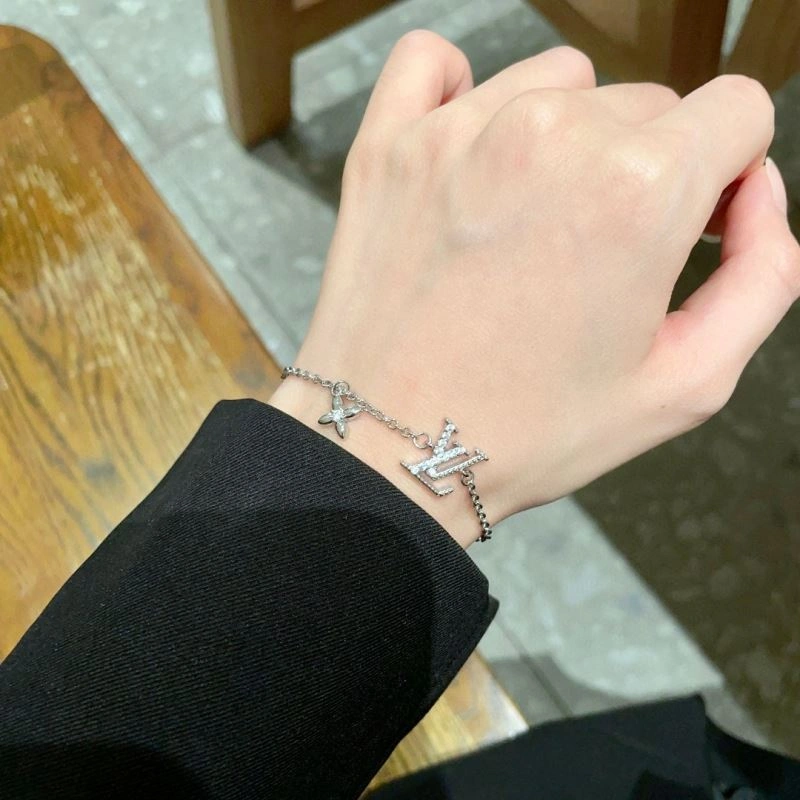 High accuracy Louis Vuitton Bracelets