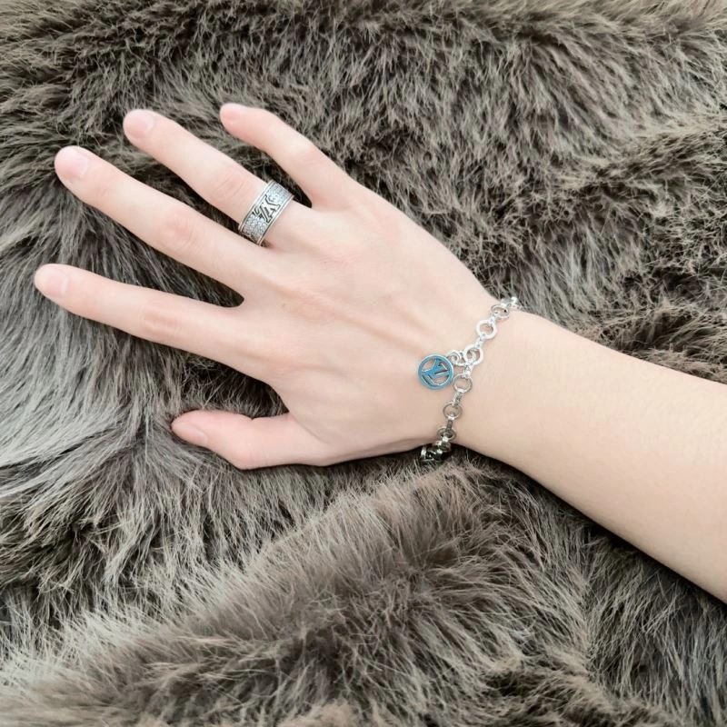 High accuracy Louis Vuitton Bracelets