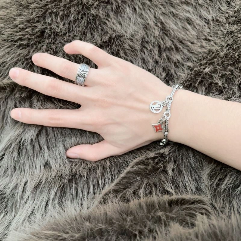 Top mirror Louis Vuitton Bracelets