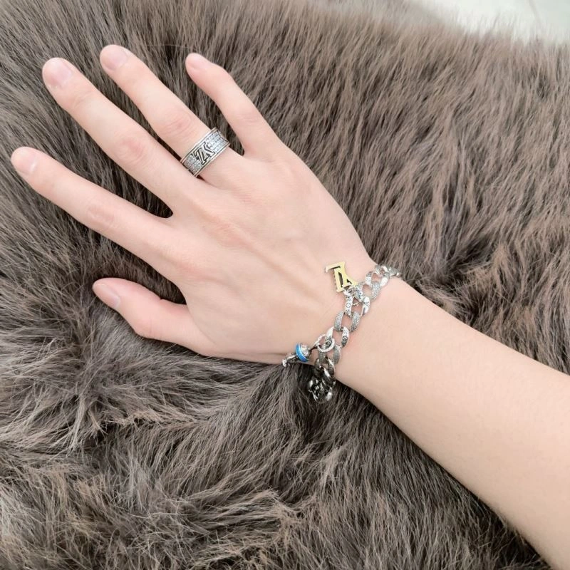 Low-cost Louis Vuitton Bracelets