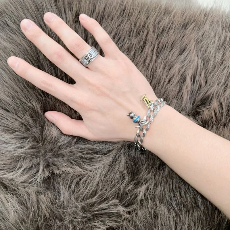 Low-cost Louis Vuitton Bracelets