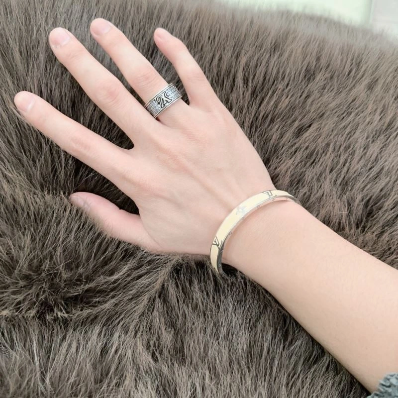 High accuracy Louis Vuitton Bracelets