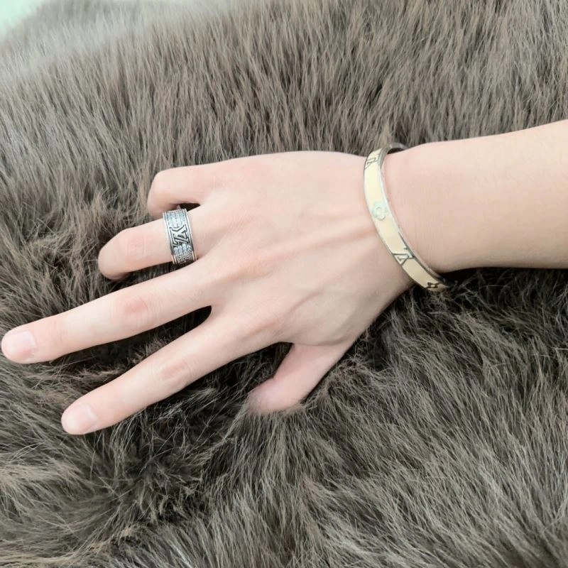 High accuracy Louis Vuitton Bracelets